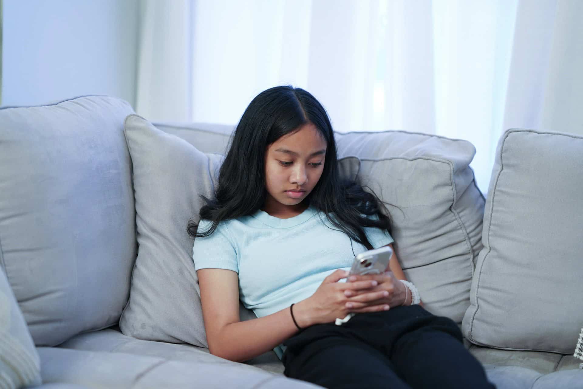 Manage Teen Social Media Anxiety with CBT